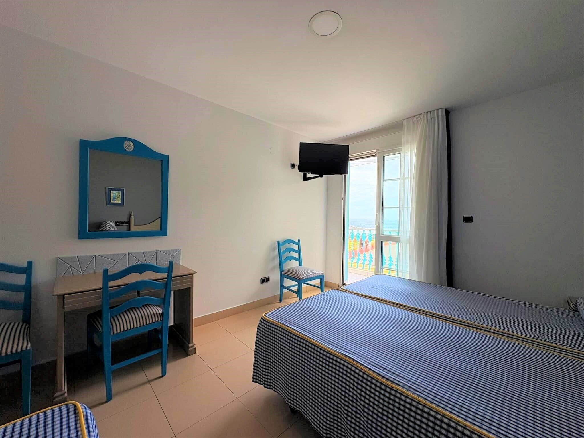 Quarto Triplo, vista para o mar | Wi-fi grátis, roupa de cama fornecida 