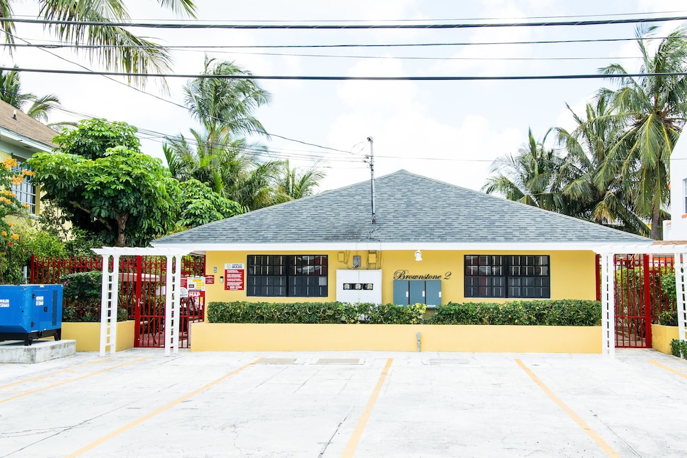 Brownstone Sea Beach - Nassau