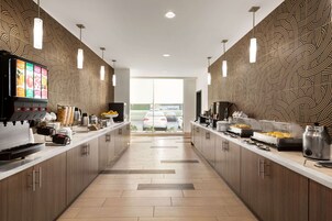 Pequeno-almoço completo diário incluído 