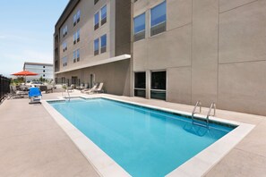 Piscina exterior sazonal 