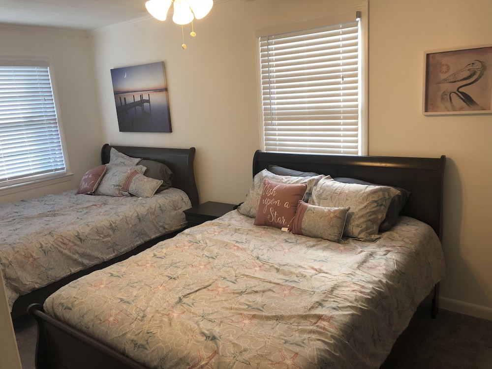 Fully Fenced In Backyard, 1 Block To The Beach, Golf Cart Included, - Myrtle Beach, SC