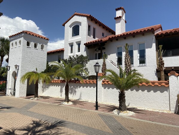 Luxurious Villa Blanca 30A in Vizcaya with Private Beach! - Dune Allen ...