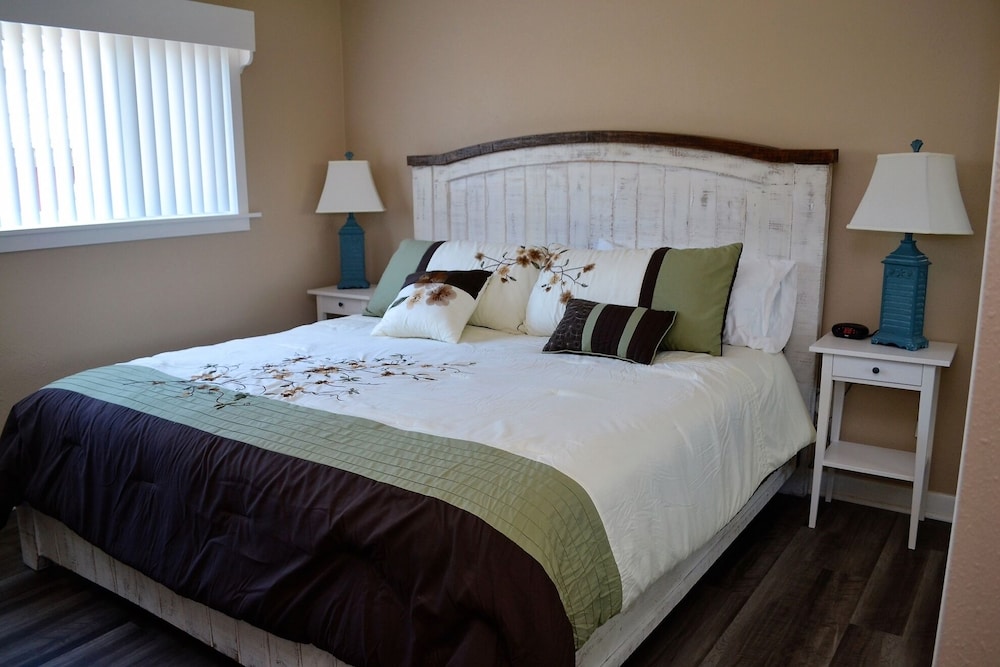 Seahorse Cottage - Adorable Cottage!! 15 Seconds To Beach Access - Seaside, OR