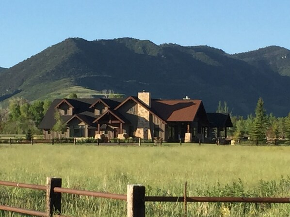 Twilight Moon Ranch featured on"Yellowstone" Private gated lane with ...