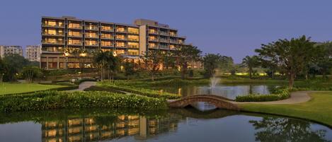 Fachada do alojamento (tarde/noite)