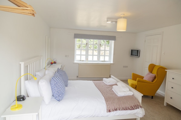 Quarto Duplo | Ferro/tábua de engomar, berços/camas para crianças, Wi-fi grátis