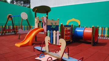Área de recreio para crianças (ao ar livre)