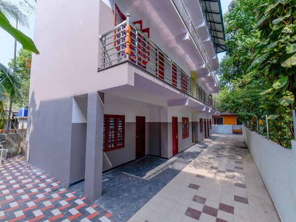 Oyo 11620 Amare Highway Residency - Alappuzha