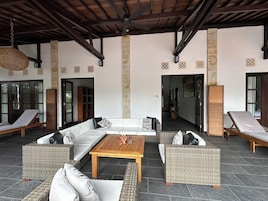 Villa Deluxe, 3 quartos, piscina privativa, vista para a piscina | Terraço/pátio interior