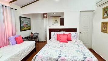 Suite-Estúdio Premium, kitchenette | Roupa de alta qualidade, com decoração personalizada