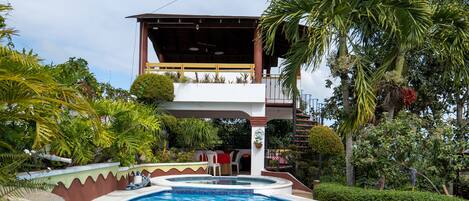 2 piscinas exteriores