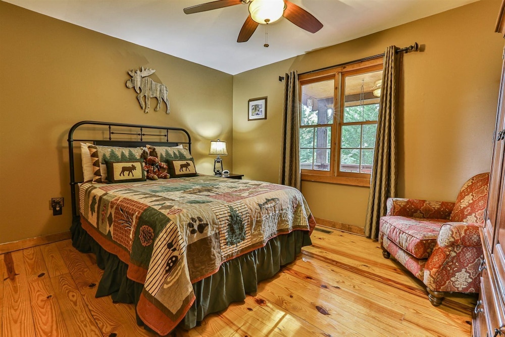 Eagle View Lodge In Het Coosawatte River Resort Beschikt Over Ruime Dekken En Alle Verharde Toegang. Pet-vr - Georgia