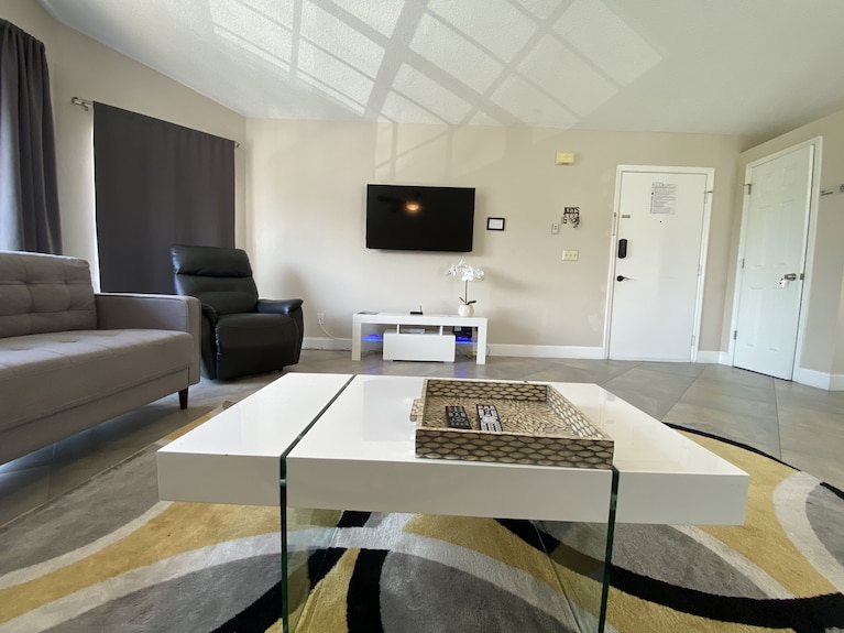 Renovierte 3/2 Eigentumswohnung Minuten Zu Parks, Einkaufsmöglichkeiten Und Unterhaltung - Kissimmee, FL