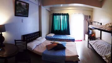 Quarto quádruplo família | Escrivaninha, espaço de trabalho para notebook, quartos à prova de som