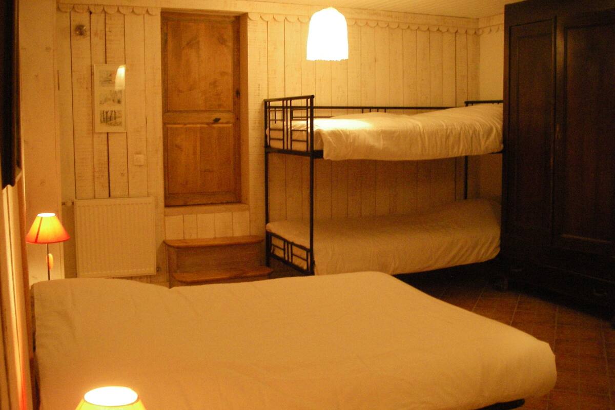 Quarto Familiar (Chambre 4) | Berços/camas para crianças grátis, Wi-fi grátis 
