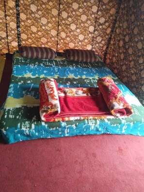Tenda Familiar, 1 quarto, cozinha, vista para a colina | Roupa de cama fornecida 