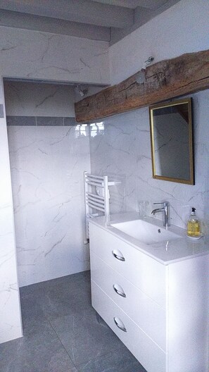 Quarto Duplo (Jean-de-Julienne) | Lavatório na casa de banho