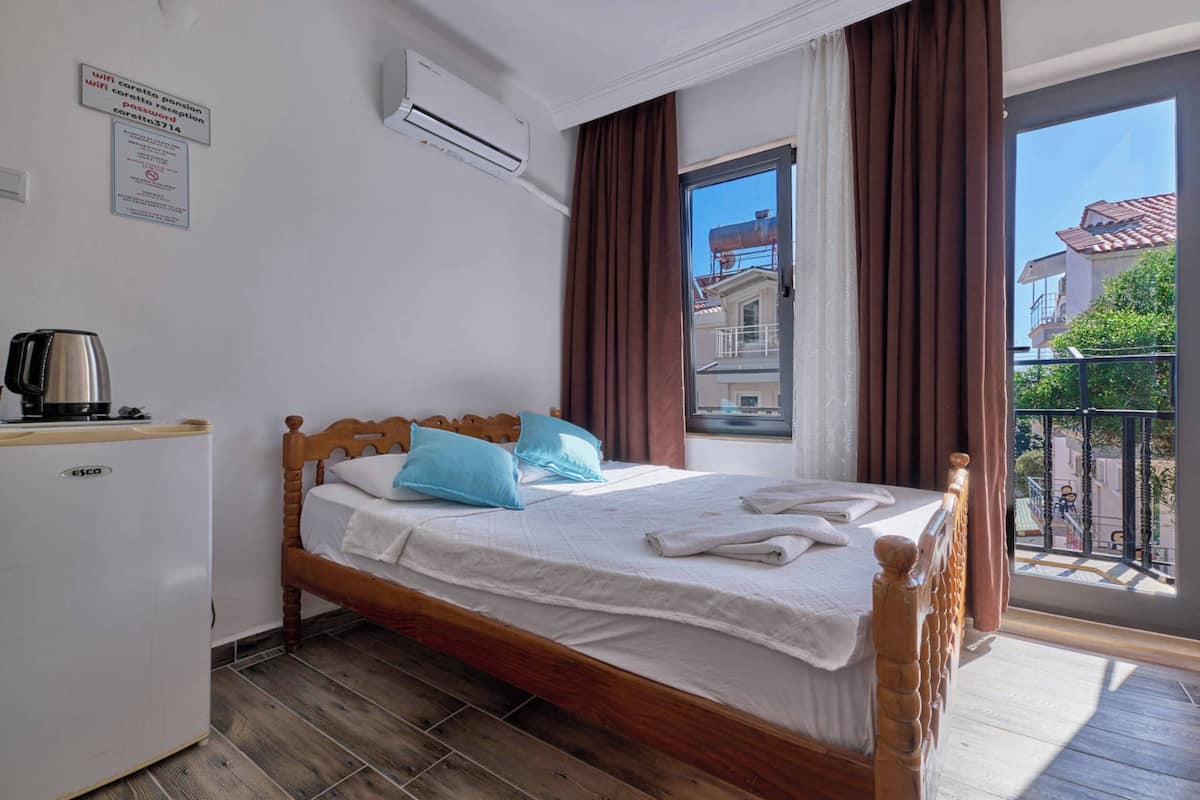 Minibar, Wi-fi grátis, roupa de cama fornecida