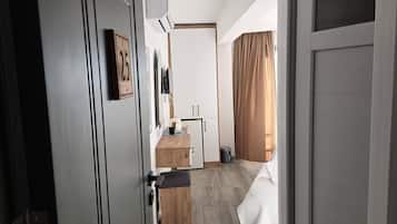 Frigobar, Wi-Fi de cortesia, roupa de cama