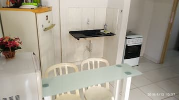 Apartamento Familiar | Kitchenette privada | Um frigorífico