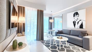 Apartamento Deluxe | 1 quarto, cortinas/cortinados opacos, ferro/tábua de engomar