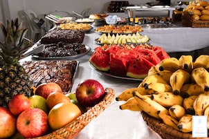 Café da manhã com buffet grátis todos os dias