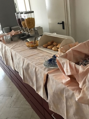 Café da manhã continental grátis todos os dias