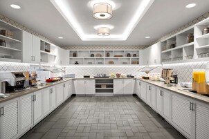 Pequeno-almoço tipo buffet incluído 