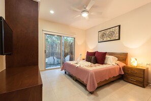 Apartamento Deluxe em Condomínio Fechado, 1 quarto, vista para a piscina | 1 quarto, berço de viagem, Wi-fi grátis, roupa de cama fornecida 