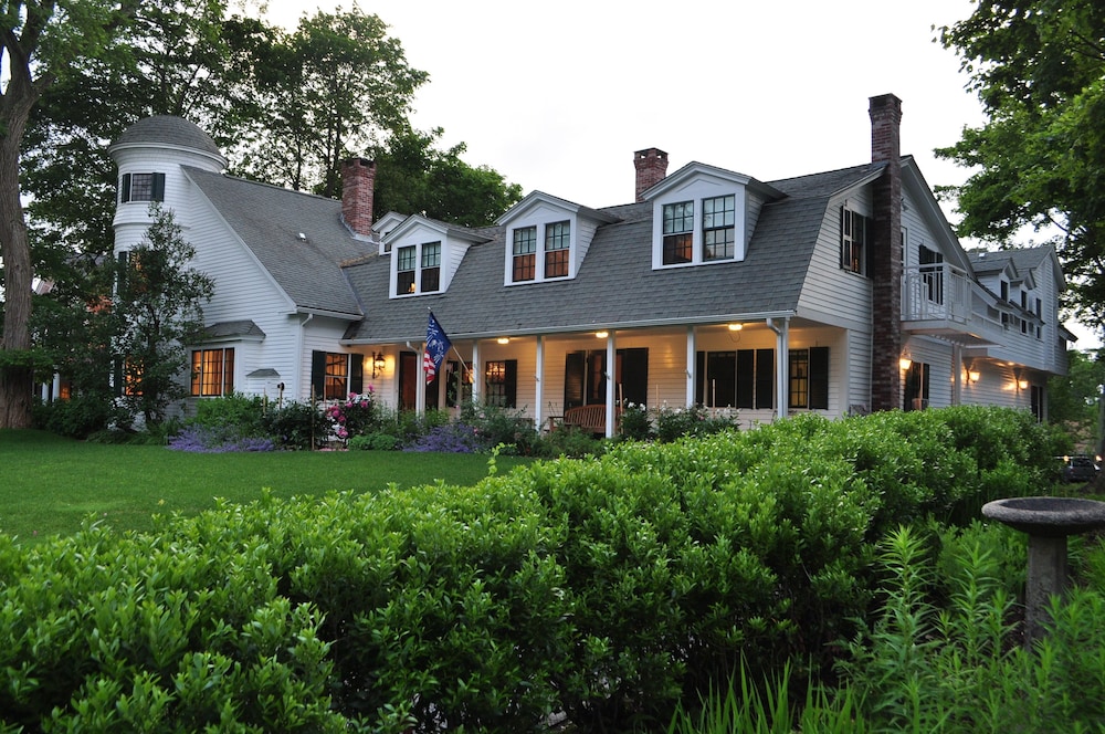 Stone Throw Cottage - Maine