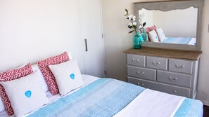 Ferros/tábuas de passar roupa, Wi-Fi de cortesia, roupa de cama
