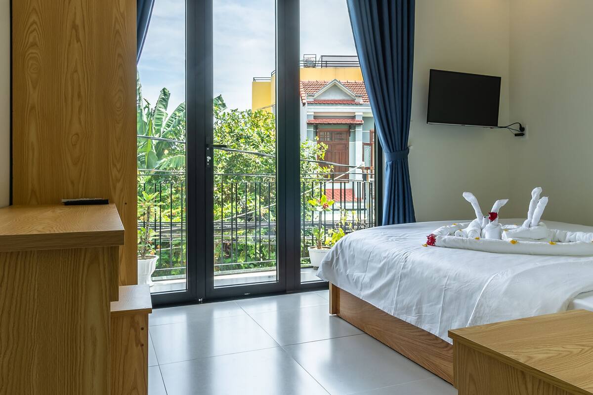 Quarto Duplo Deluxe, varanda, Vista para a cidade | 1 quarto, minibar, secretária, ferro/tábua de engomar