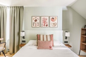 Quarto Clássico com Cama de Casal | Cofre no quarto, com decoração personalizada 