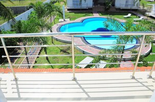 Quarto casal luxo, 1 cama de casal, para não fumantes, vista para a piscina