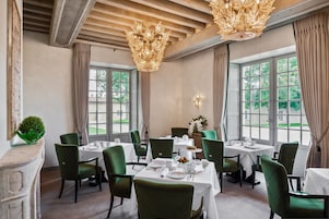 Café da manhã com buffet grátis todos os dias