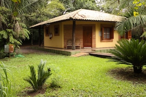1 quarto, minibar, com mobília individualizada, secretária 