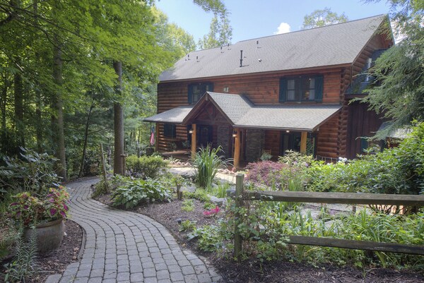 Lazy Bear Lodge - Valle Crucis, NC