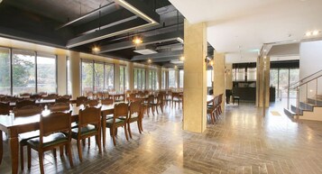 Café da manhã com pratos da culinária local grátis todos os dias