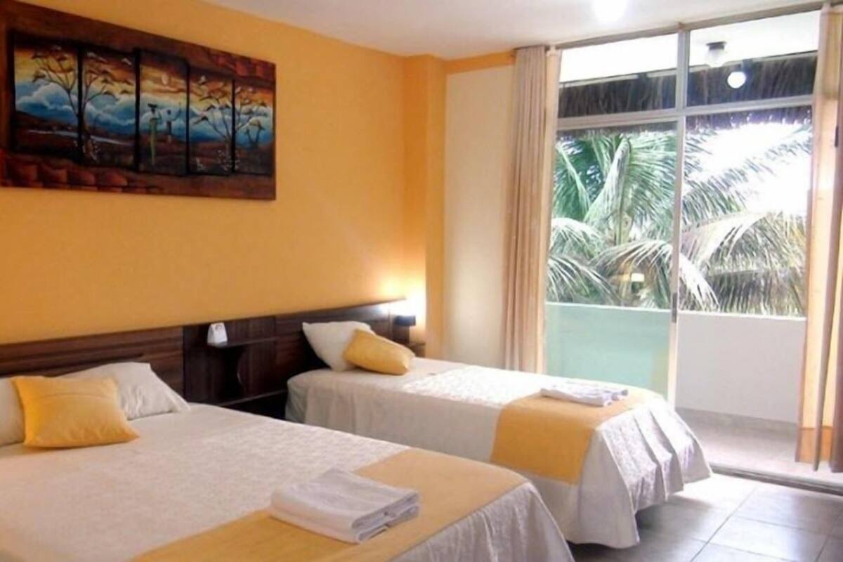 Quarto Triplo | Cofre no quarto, secretária, Wi-fi grátis, roupa de cama fornecida 