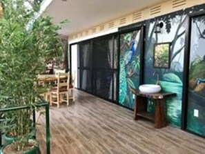 Quarto luxo, 1 quarto, banheira de imersão, vista para o parque | Terraço/pátio