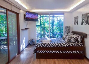 Quarto luxo, 1 quarto, banheira de imersão, vista para o parque | Wi-Fi de cortesia