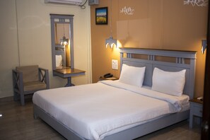 Quarto casal luxo | Frigobar, cofres nos quartos, Wi-Fi de cortesia
