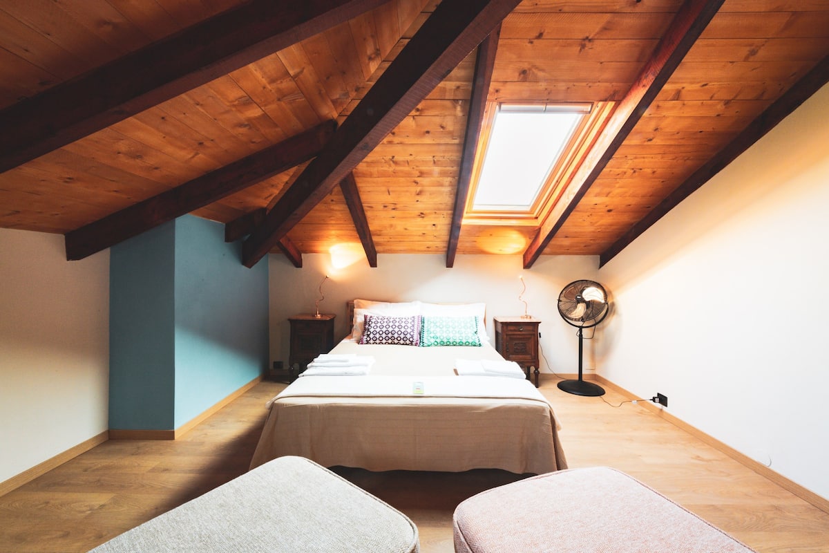Suite | Secretária, cortinas/cortinados opacos, berços/camas para crianças 