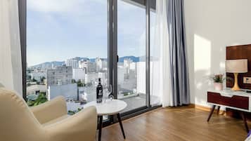 Junior Balcony Double with Bathtub (Welcome Fruit) | Vista do quarto