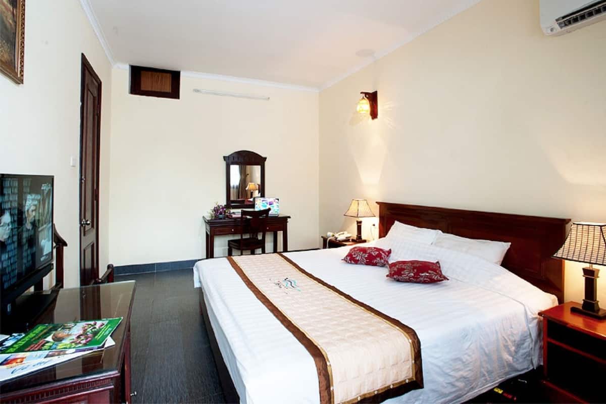 Roupas de cama premium, frigobar, cofres nos quartos