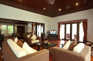 4 Bedrooms Villa | Sala de estar | TV LCD, DVD player