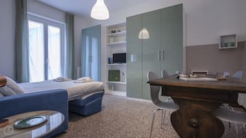 Apartamento (0 Bedroom) | Roupa de alta qualidade, secretária, ferro/tábua de engomar