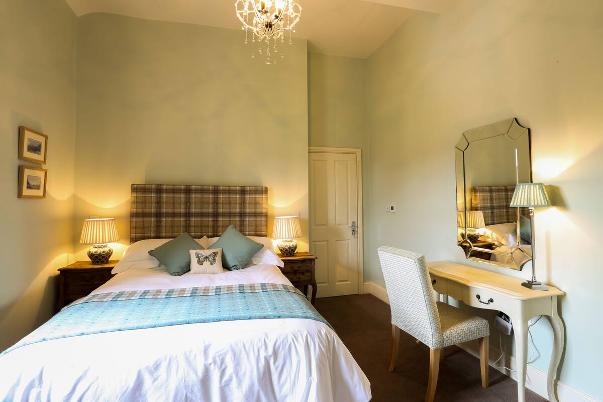 Quarto casal luxo, 1 cama Queen, suíte, vista para o jardim | Roupas de cama de algodão egípcio, roupas de cama premium