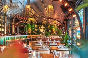 Pequenos-almoços, almoços, jantares servidos, cozinha internacional 