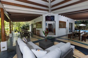 Villa Standard, vários quartos, piscina privativa, junto à montanha | Terraço/pátio interior